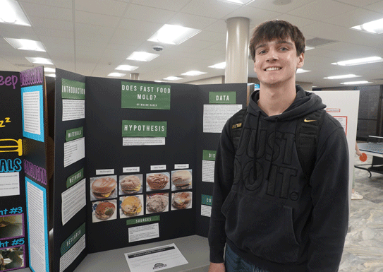 Students Share Research During Poster Sessions - Spoon River College
